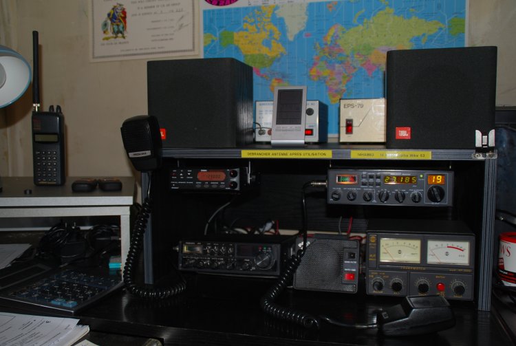 Cibi Collection - 100% HAMateurs Radio - 11 mètres / 27 Méga • Afficher ...